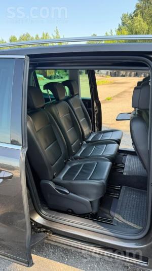 Brown Volkswagen Sharan 2015 in Riga, with an engine capacity of 2.00 L and mileage of 262 thousand km for 8490 €, photo 16 on AUTOMOTO.COM.LV