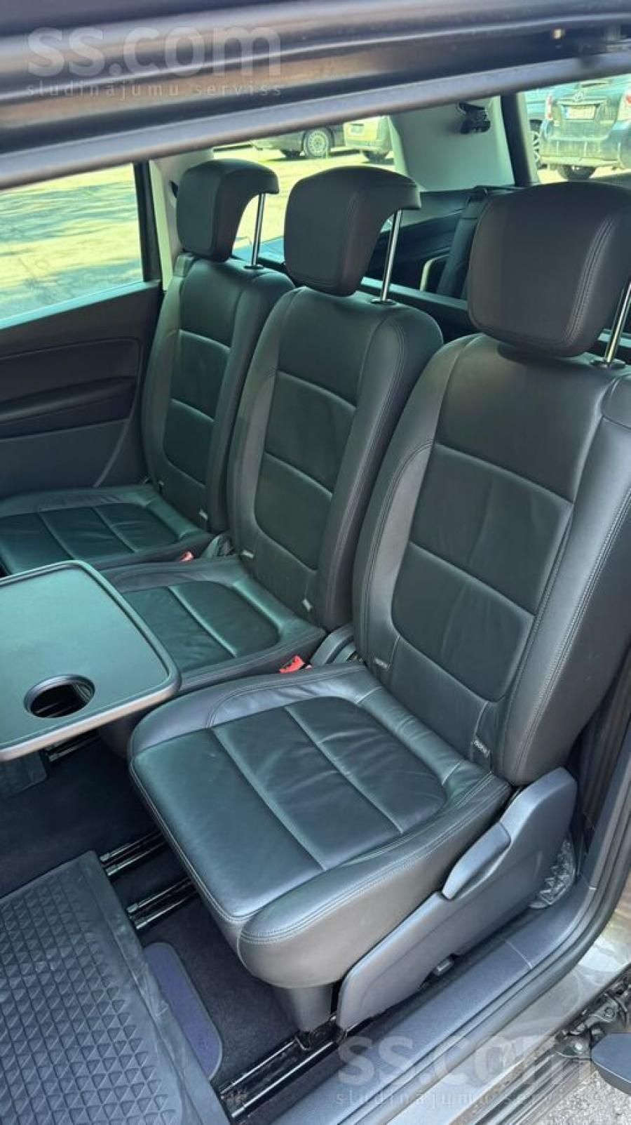 Brown Volkswagen Sharan 2015 in Riga, with an engine capacity of 2.00 L and mileage of 262 thousand km for 8490 €, photo 17 on AUTOMOTO.COM.LV