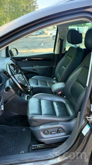 Brown Volkswagen Sharan 2015 in Riga, with an engine capacity of 2.00 L and mileage of 262 thousand km for 8490 €, photo 20 on AUTOMOTO.COM.LV