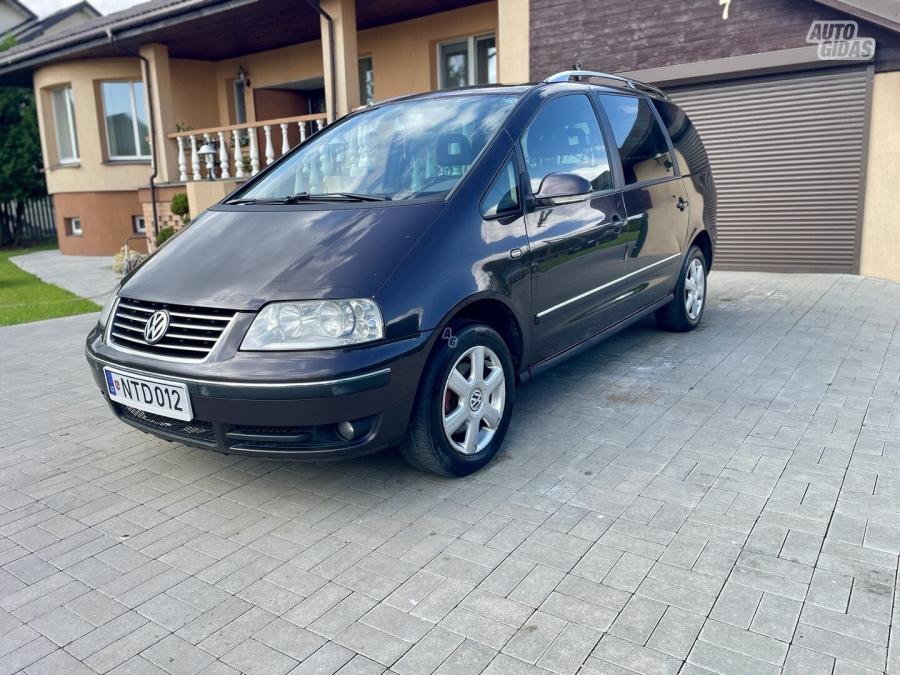 Brown Volkswagen Sharan 2006 in Vilnius, with an engine capacity of 1.90 L and mileage of 421 thousand km for 1650 €, photo 1 on AUTOMOTO.COM.LV