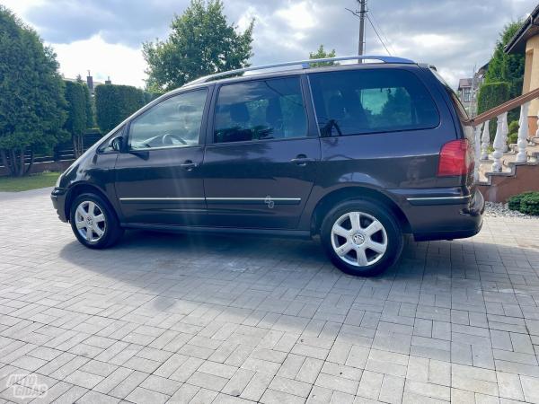 Brown Volkswagen Sharan 2006 in Vilnius, with an engine capacity of 1.90 L and mileage of 421 thousand km for 1650 €, photo 5 on AUTOMOTO.COM.LV