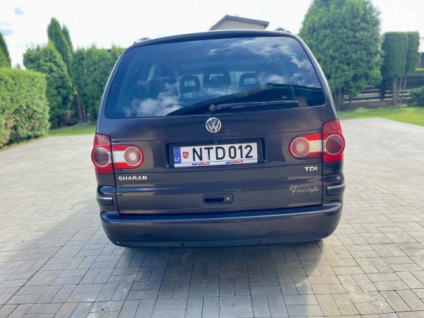 Brown Volkswagen Sharan 2006 in Vilnius, with an engine capacity of 1.90 L and mileage of 421 thousand km for 1650 €, photo 9 on AUTOMOTO.COM.LV