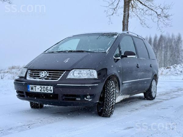 Brown Volkswagen Sharan 2007 in Cesis, with an engine capacity of 2.00 L and mileage of 306 thousand km for 2999 €, photo 2 on AUTOMOTO.COM.LV