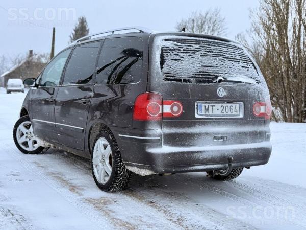 Brown Volkswagen Sharan 2007 in Cesis, with an engine capacity of 2.00 L and mileage of 306 thousand km for 2999 €, photo 3 on AUTOMOTO.COM.LV