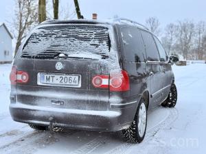 Brown Volkswagen Sharan 2007 in Cesis, with an engine capacity of 2.00 L and mileage of 306 thousand km for 2999 €, photo 4 on AUTOMOTO.COM.LV
