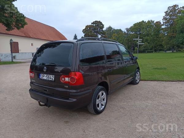 Brown Volkswagen Sharan 2007 in Cesis, with an engine capacity of 1.90 L and mileage of 280 thousand km for 2140 €, photo 4 on AUTOMOTO.COM.LV