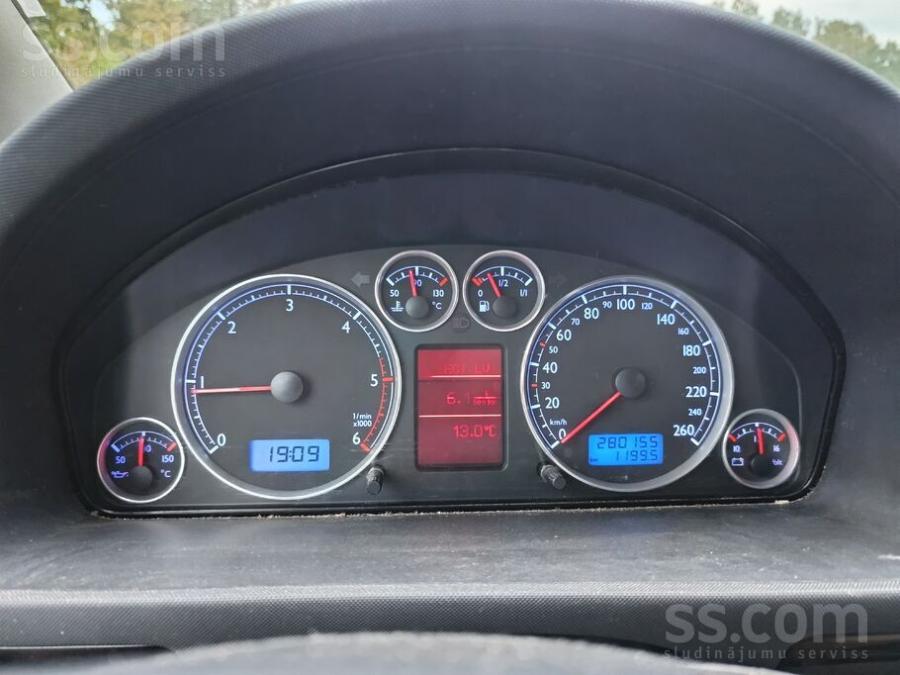 Brown Volkswagen Sharan 2007 in Cesis, with an engine capacity of 1.90 L and mileage of 280 thousand km for 2140 €, photo 6 on AUTOMOTO.COM.LV