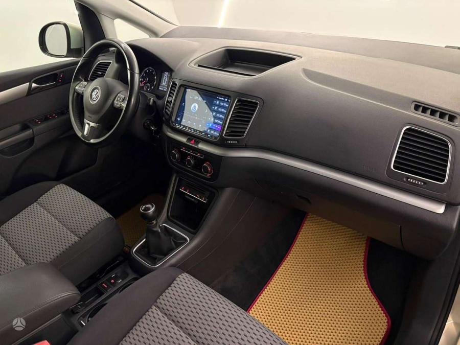 Brūns Volkswagen Sharan 2010 Marijampole, ar dzinēja tilpumu 1.39 L un nobraukumu 261 tūkst. km par 5750 €, foto 16 vietnē AUTOMOTO.COM.LV
