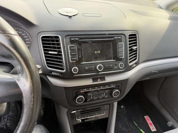 Brown Volkswagen Sharan 2010 in Marijampole, with an engine capacity of 1.97 L and mileage of 325 thousand km for 2850 €, photo 9 on AUTOMOTO.COM.LV