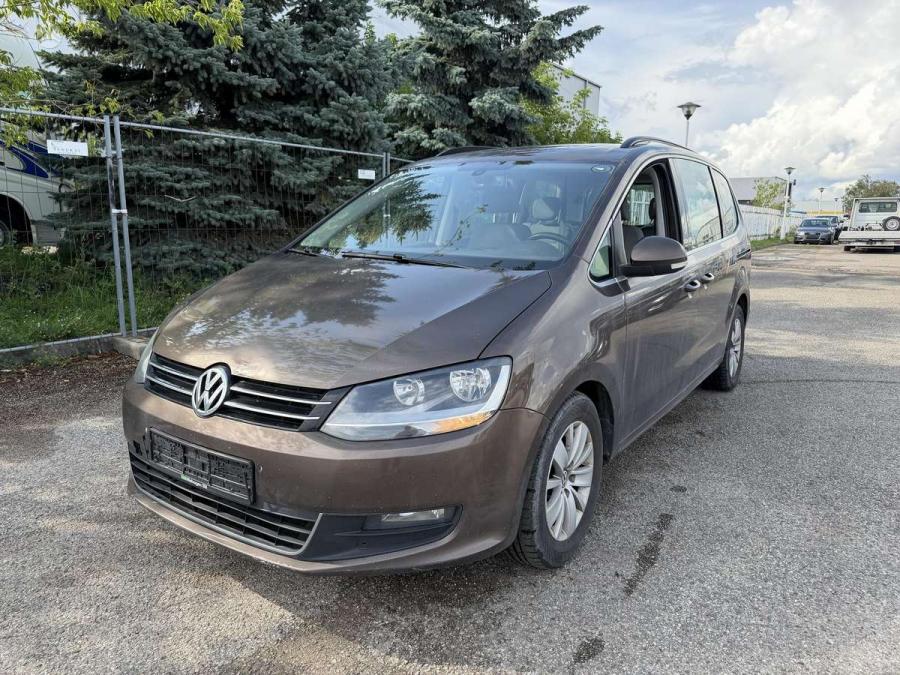 Brown Volkswagen Sharan 2010 in Marijampole, with an engine capacity of 1.97 L and mileage of 325 thousand km for 2850 €, photo 1 on AUTOMOTO.COM.LV