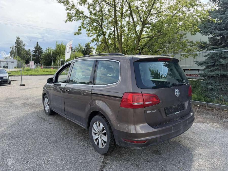 Brown Volkswagen Sharan 2010 in Marijampole, with an engine capacity of 1.97 L and mileage of 325 thousand km for 2850 €, photo 6 on AUTOMOTO.COM.LV