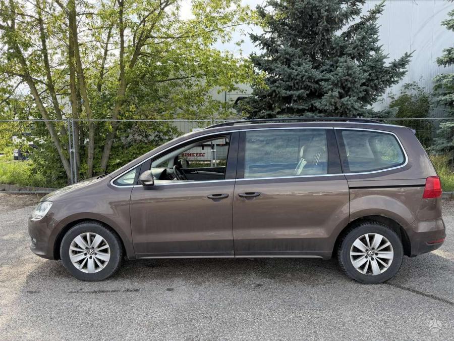 Brown Volkswagen Sharan 2010 in Marijampole, with an engine capacity of 1.97 L and mileage of 325 thousand km for 2850 €, photo 7 on AUTOMOTO.COM.LV