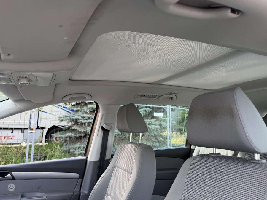 Brown Volkswagen Sharan 2010 in Marijampole, with an engine capacity of 1.97 L and mileage of 325 thousand km for 2850 €, photo 8 on AUTOMOTO.COM.LV