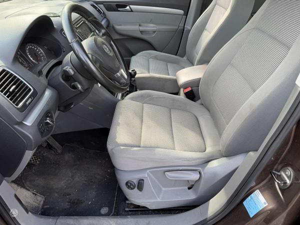 Brūns Volkswagen Sharan 2010 Marijampole, ar dzinēja tilpumu 1.97 L un nobraukumu 325 tūkst. km par 2850 €, foto 8 vietnē AUTOMOTO.COM.LV