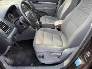 Brown Volkswagen Sharan 2010 in Marijampole, with an engine capacity of 1.97 L and mileage of 325 thousand km for 2850 €, photo 9 on AUTOMOTO.COM.LV