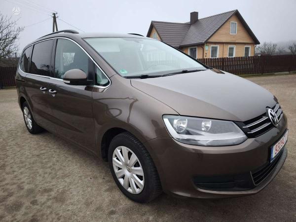 Brown Volkswagen Sharan 2011 in Druskininkai, with an engine capacity of 1.97 L and mileage of 251 thousand km for 6650 €, photo 2 on AUTOMOTO.COM.LV
