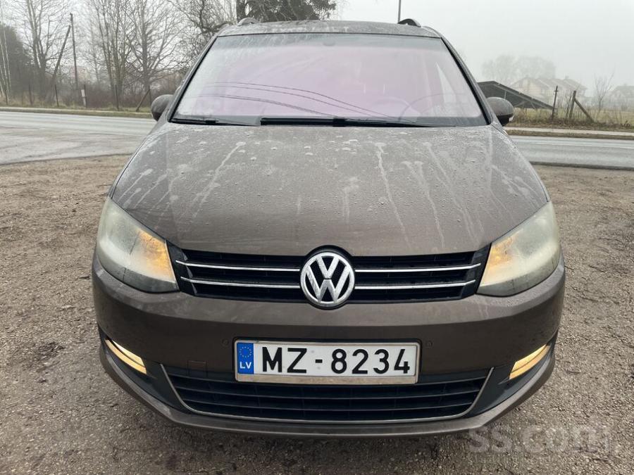 Brown Volkswagen Sharan 2011 in Riga, with an engine capacity of 2.00 L and mileage of 193 thousand km for 7690 €, photo 8 on AUTOMOTO.COM.LV