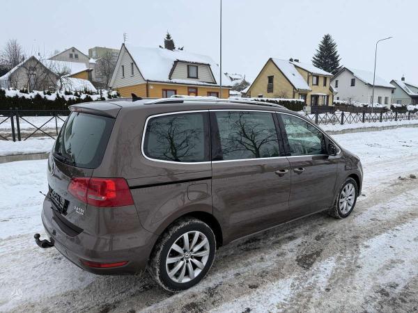 Brown Volkswagen Sharan 2011 in Telschi, with an engine capacity of 1.97 L and mileage of 236 thousand km for 8700 €, photo 4 on AUTOMOTO.COM.LV