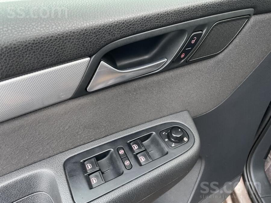 Brūns Volkswagen Sharan 2011 Rīga, ar dzinēja tilpumu 2.00 L un nobraukumu 193 tūkst. km par 7490 €, foto 28 vietnē AUTOMOTO.COM.LV