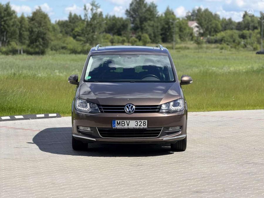 Brown Volkswagen Sharan 2011 in Siauliai, with an engine capacity of 1.97 L and mileage of 290 thousand km for 8200 €, photo 4 on AUTOMOTO.COM.LV