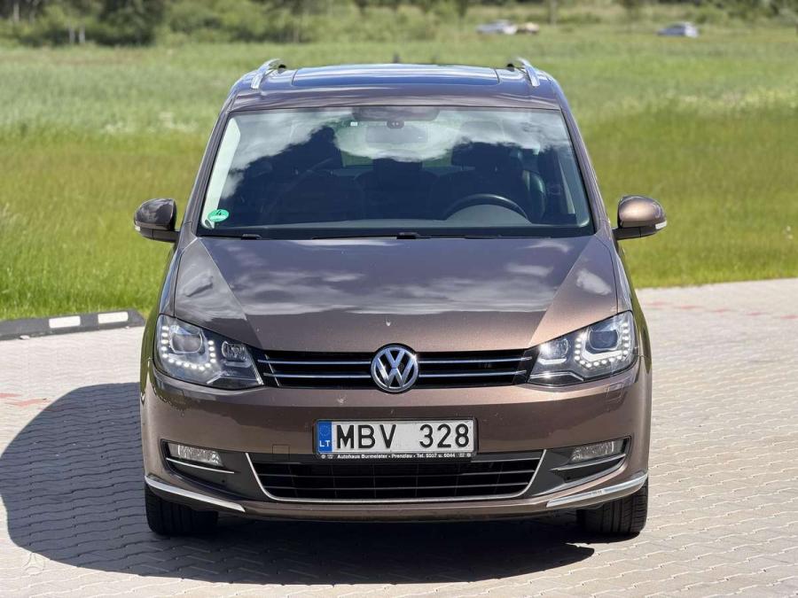 Brown Volkswagen Sharan 2011 in Siauliai, with an engine capacity of 1.97 L and mileage of 290 thousand km for 8200 €, photo 5 on AUTOMOTO.COM.LV