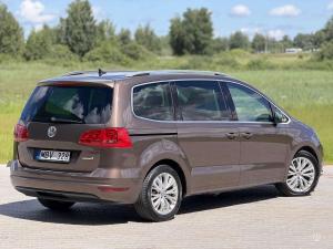 Brown Volkswagen Sharan 2011 in Siauliai, with an engine capacity of 1.97 L and mileage of 290 thousand km for 8200 €, photo 13 on AUTOMOTO.COM.LV