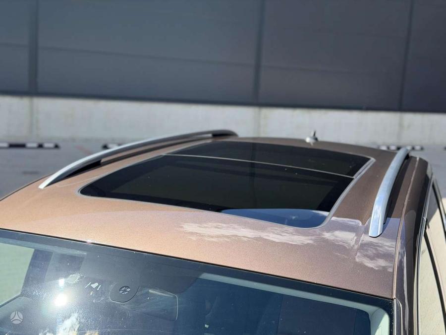Brown Volkswagen Sharan 2011 in Siauliai, with an engine capacity of 1.97 L and mileage of 290 thousand km for 8200 €, photo 20 on AUTOMOTO.COM.LV