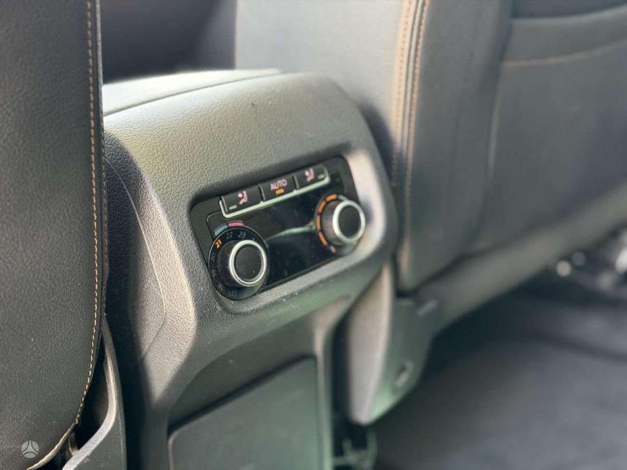 Brown Volkswagen Sharan 2011 in Siauliai, with an engine capacity of 1.97 L and mileage of 290 thousand km for 8200 €, photo 29 on AUTOMOTO.COM.LV