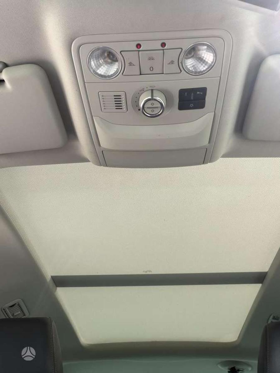 Brown Volkswagen Sharan 2011 in Siauliai, with an engine capacity of 1.97 L and mileage of 290 thousand km for 8200 €, photo 33 on AUTOMOTO.COM.LV