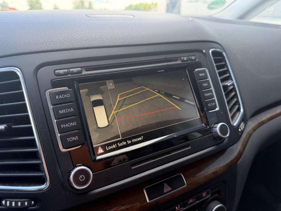 Brown Volkswagen Sharan 2011 in Siauliai, with an engine capacity of 1.97 L and mileage of 290 thousand km for 8200 €, photo 38 on AUTOMOTO.COM.LV