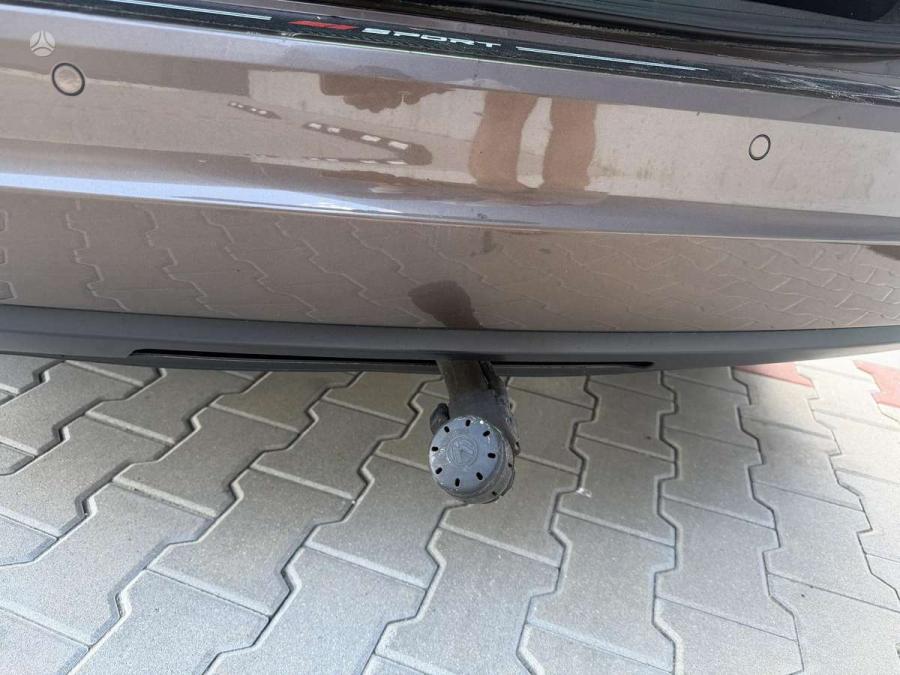 Brown Volkswagen Sharan 2011 in Siauliai, with an engine capacity of 1.97 L and mileage of 290 thousand km for 8200 €, photo 39 on AUTOMOTO.COM.LV
