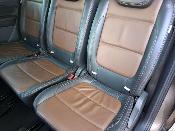 Brown Volkswagen Sharan 2011 in Plunge, with an engine capacity of 1.97 L and mileage of 291 thousand km for 7800 €, photo 6 on AUTOMOTO.COM.LV