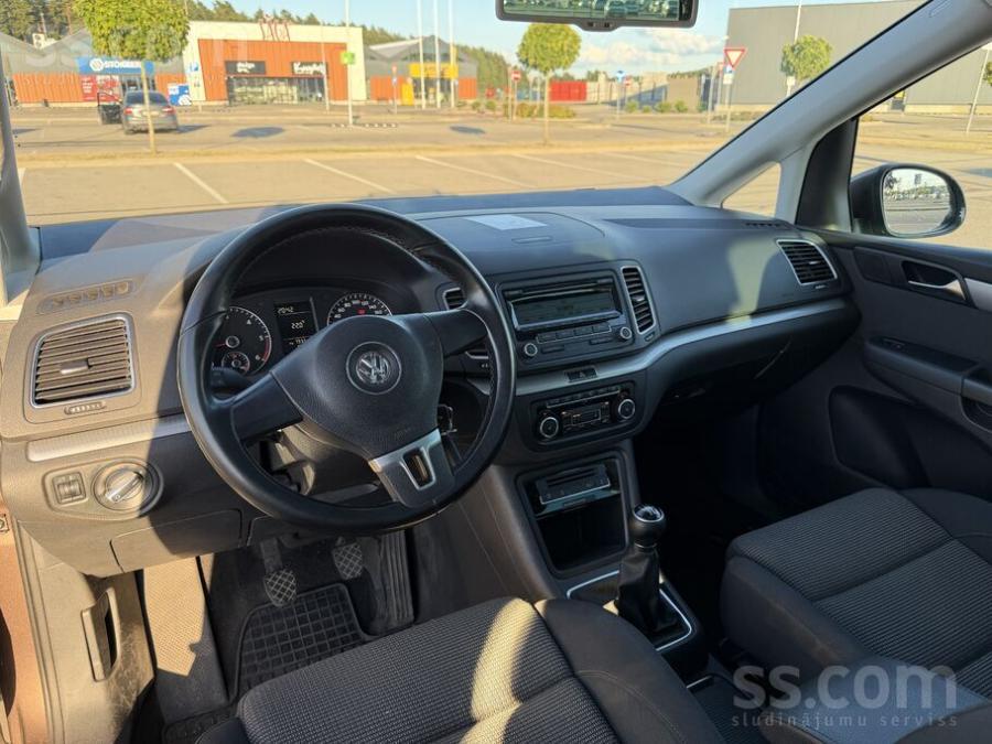 Brūns Volkswagen Sharan 2011 Rīga, ar dzinēja tilpumu 2.00 L un nobraukumu 187 tūkst. km par 6900 €, foto 6 vietnē AUTOMOTO.COM.LV
