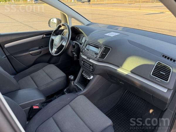 Brown Volkswagen Sharan 2011 in Riga, with an engine capacity of 2.00 L and mileage of 187 thousand km for 6900 €, photo 6 on AUTOMOTO.COM.LV