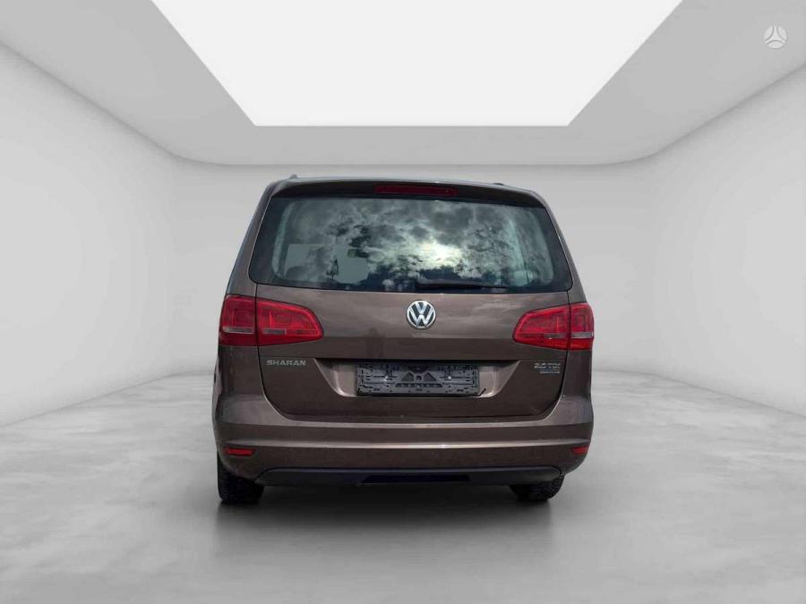 Brown Volkswagen Sharan 2011 in Kaunas, with an engine capacity of 2.00 L and mileage of 248 thousand km for 8390 €, photo 6 on AUTOMOTO.COM.LV