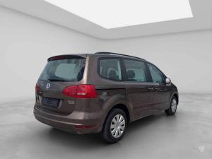 Brown Volkswagen Sharan 2011 in Kaunas, with an engine capacity of 2.00 L and mileage of 248 thousand km for 8390 €, photo 7 on AUTOMOTO.COM.LV