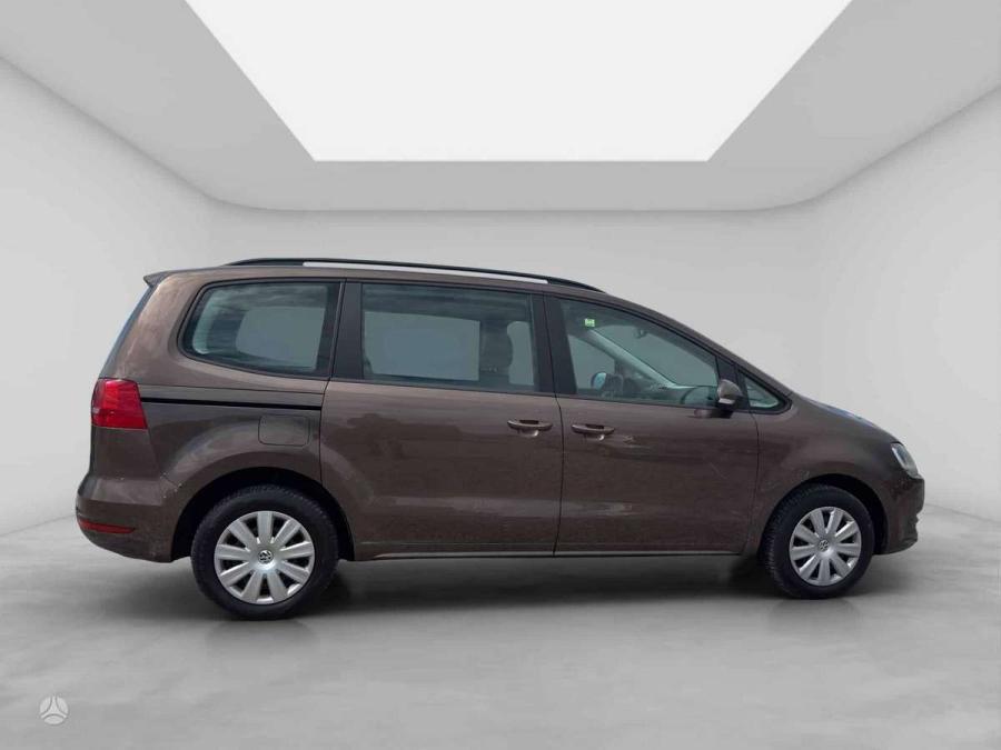 Brown Volkswagen Sharan 2011 in Kaunas, with an engine capacity of 2.00 L and mileage of 248 thousand km for 8390 €, photo 8 on AUTOMOTO.COM.LV
