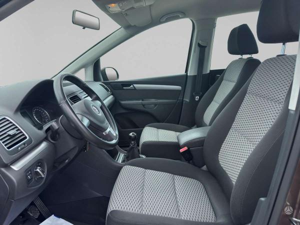 Brūns Volkswagen Sharan 2011 Kauņa, ar dzinēja tilpumu 2.00 L un nobraukumu 248 tūkst. km par 8390 €, foto 9 vietnē AUTOMOTO.COM.LV