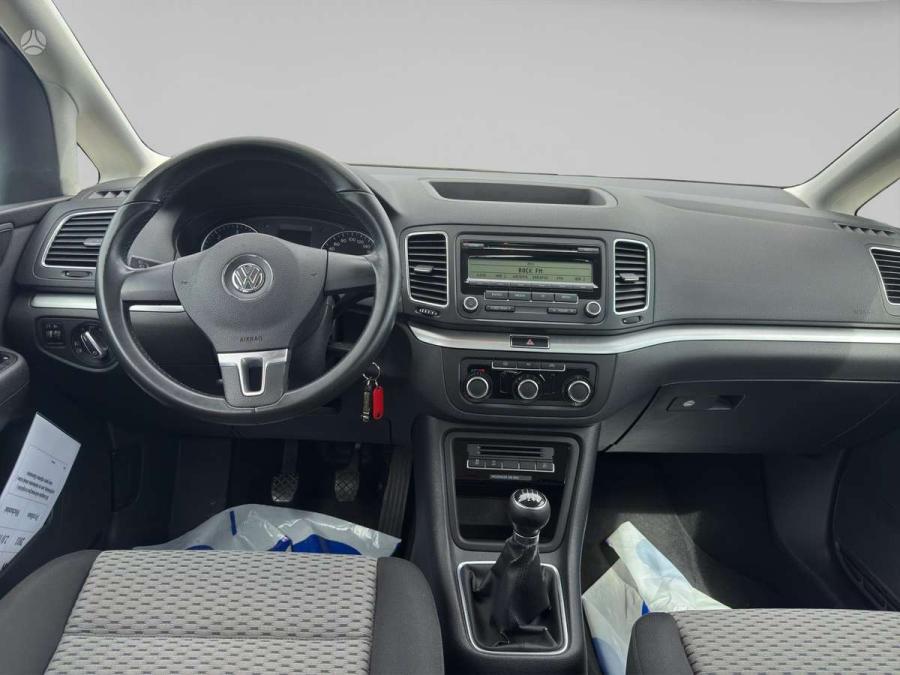 Brown Volkswagen Sharan 2011 in Kaunas, with an engine capacity of 2.00 L and mileage of 248 thousand km for 8390 €, photo 13 on AUTOMOTO.COM.LV