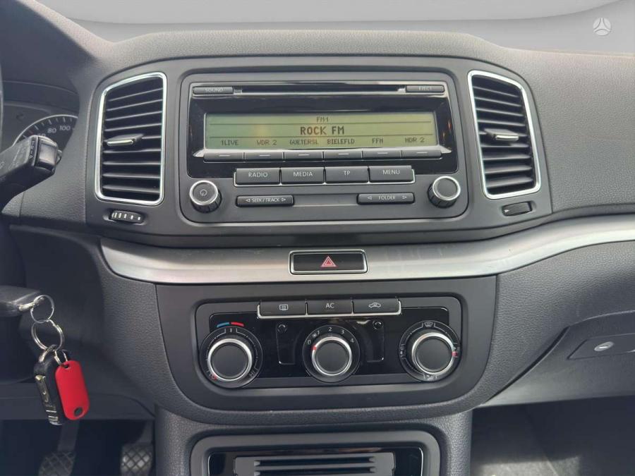 Brown Volkswagen Sharan 2011 in Kaunas, with an engine capacity of 2.00 L and mileage of 248 thousand km for 8390 €, photo 15 on AUTOMOTO.COM.LV