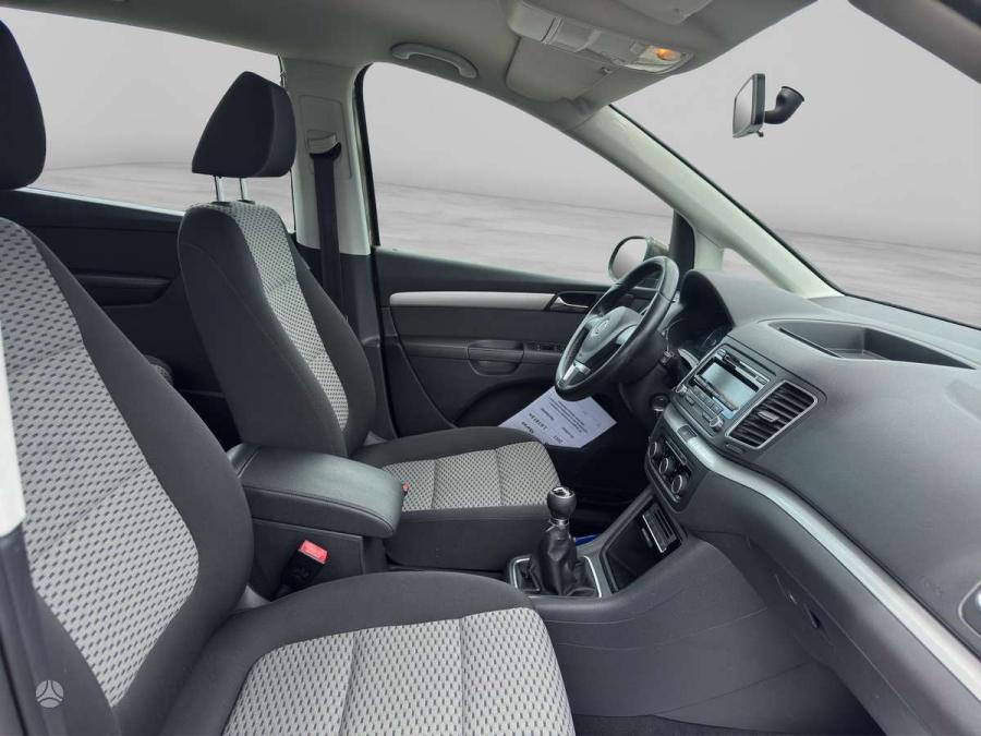 Brown Volkswagen Sharan 2011 in Kaunas, with an engine capacity of 2.00 L and mileage of 248 thousand km for 8390 €, photo 17 on AUTOMOTO.COM.LV
