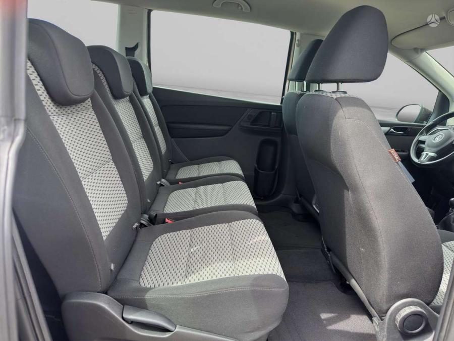 Brown Volkswagen Sharan 2011 in Kaunas, with an engine capacity of 2.00 L and mileage of 248 thousand km for 8390 €, photo 18 on AUTOMOTO.COM.LV