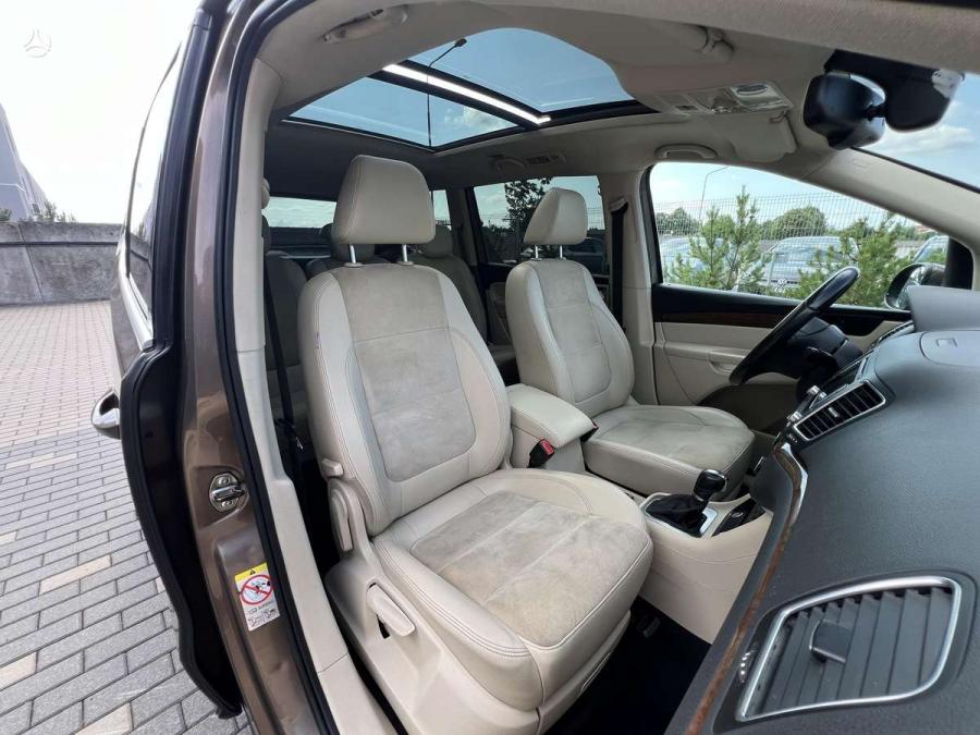 Brūns Volkswagen Sharan 2011 Šauļi, ar dzinēja tilpumu 1.97 L un nobraukumu 282 tūkst. km par 8200 €, foto 24 vietnē AUTOMOTO.COM.LV