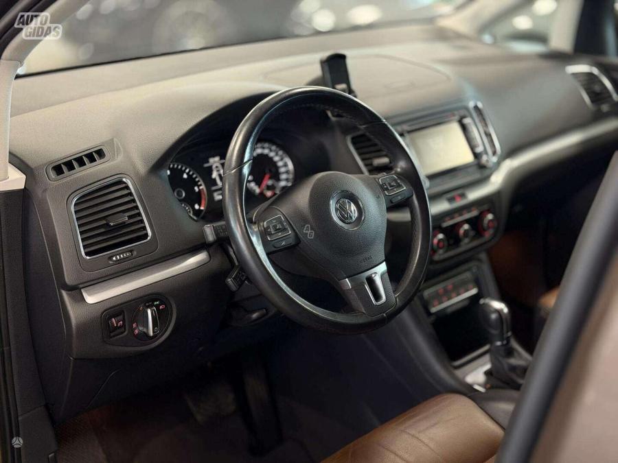 Brown Volkswagen Sharan 2012 in Klaipeda, with an engine capacity of 2.00 L and mileage of 276 thousand km for 11900 €, photo 6 on AUTOMOTO.COM.LV