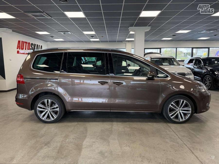 Brown Volkswagen Sharan 2012 in Klaipeda, with an engine capacity of 2.00 L and mileage of 276 thousand km for 11900 €, photo 13 on AUTOMOTO.COM.LV