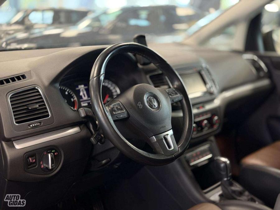 Brown Volkswagen Sharan 2012 in Klaipeda, with an engine capacity of 2.00 L and mileage of 276 thousand km for 11900 €, photo 27 on AUTOMOTO.COM.LV