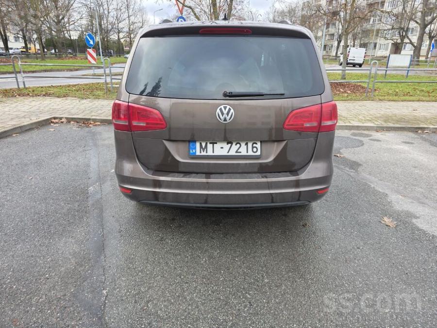 Brown Volkswagen Sharan 2012 in Jelgava, with an engine capacity of 2.00 L and mileage of 330 thousand km for 6590 €, photo 4 on AUTOMOTO.COM.LV