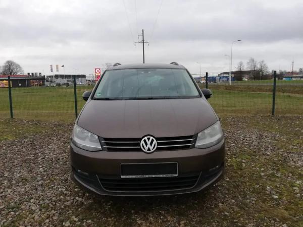 Brown Volkswagen Sharan 2012 in Saldus, with an engine capacity of 2.00 L and mileage of 273 thousand km for 8900 €, photo 5 on AUTOMOTO.COM.LV