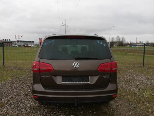 Brown Volkswagen Sharan 2012 in Saldus, with an engine capacity of 2.00 L and mileage of 273 thousand km for 8900 €, photo 6 on AUTOMOTO.COM.LV