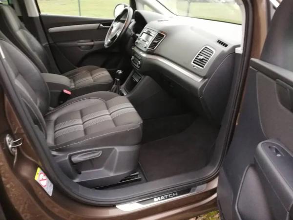 Brown Volkswagen Sharan 2012 in Saldus, with an engine capacity of 2.00 L and mileage of 273 thousand km for 8900 €, photo 7 on AUTOMOTO.COM.LV
